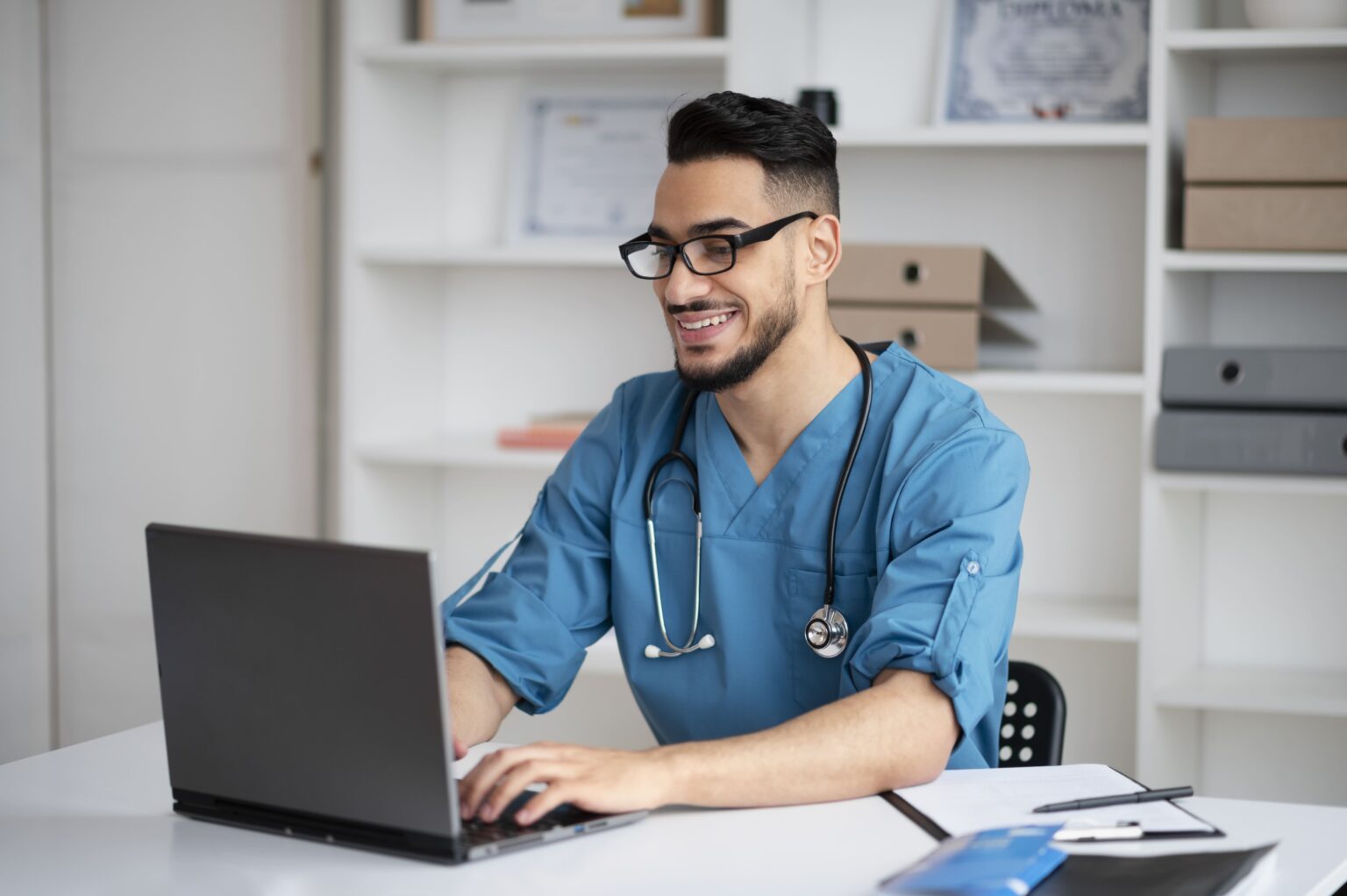 Bulário online: 5 benefícios para suas consultas - Versatilis